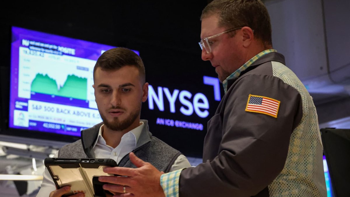 Treasury yields fall even after Powell says the Fed can wait to cut ...