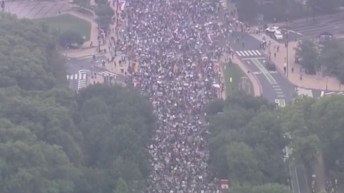 Crowd of 80,000 people peacefully protested in Philly’s ‘No King’s ...