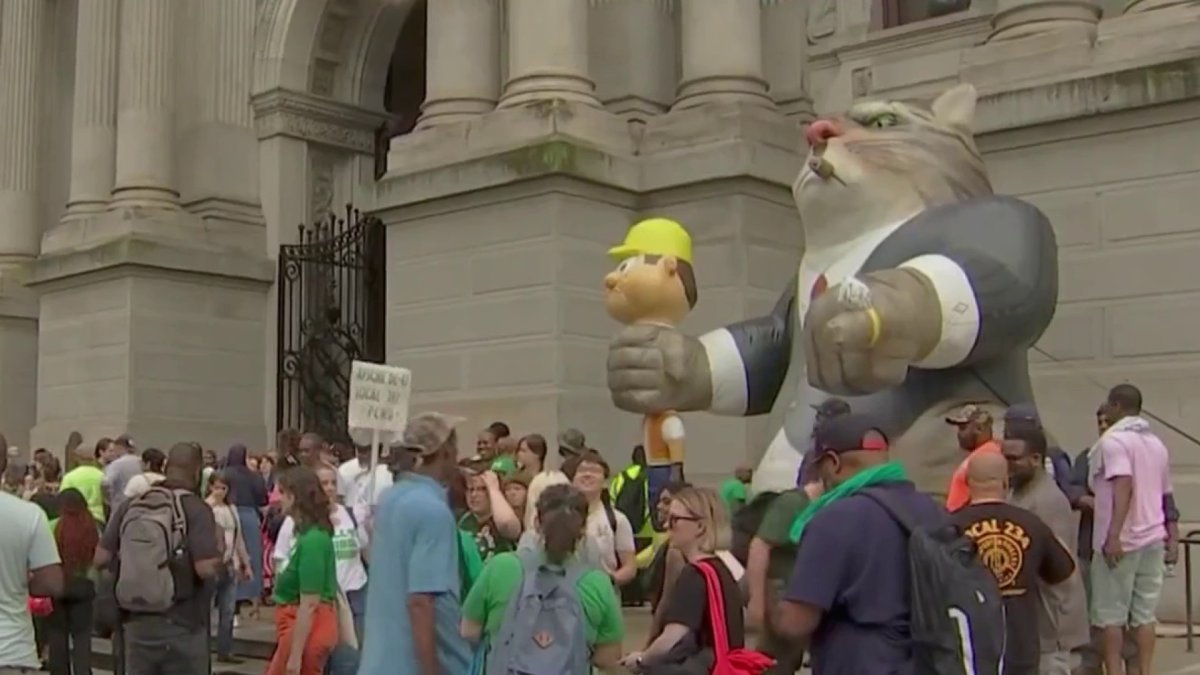 ‘By all means, let the trash pile up’: Union workers dig in ahead of ...