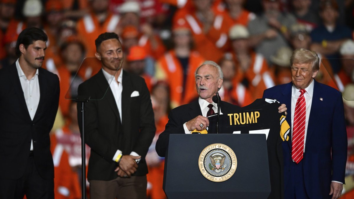 Steelers reached out to fans upset that Trump received jersey at rally ...