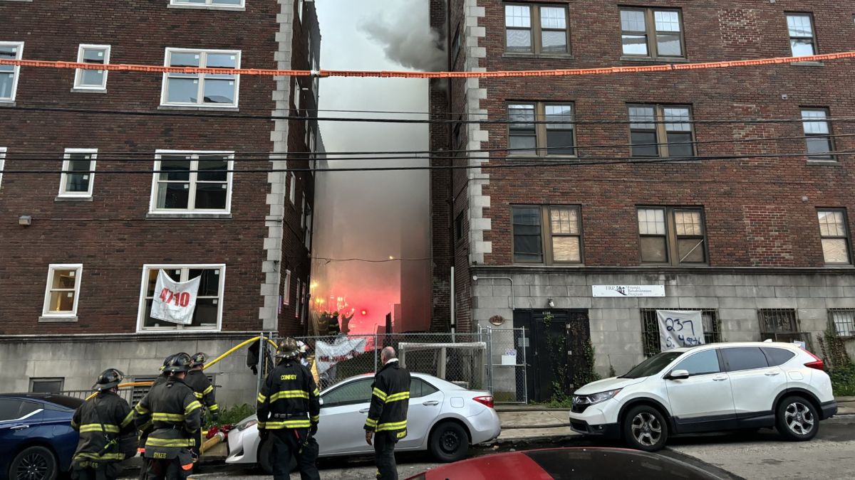 Crews worked put out massive fire at vacant Philly building – NBC10 ...