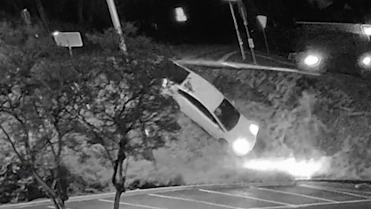 Cars tumbled downhill into La Mesa restaurant parking lot – NBC10 ...