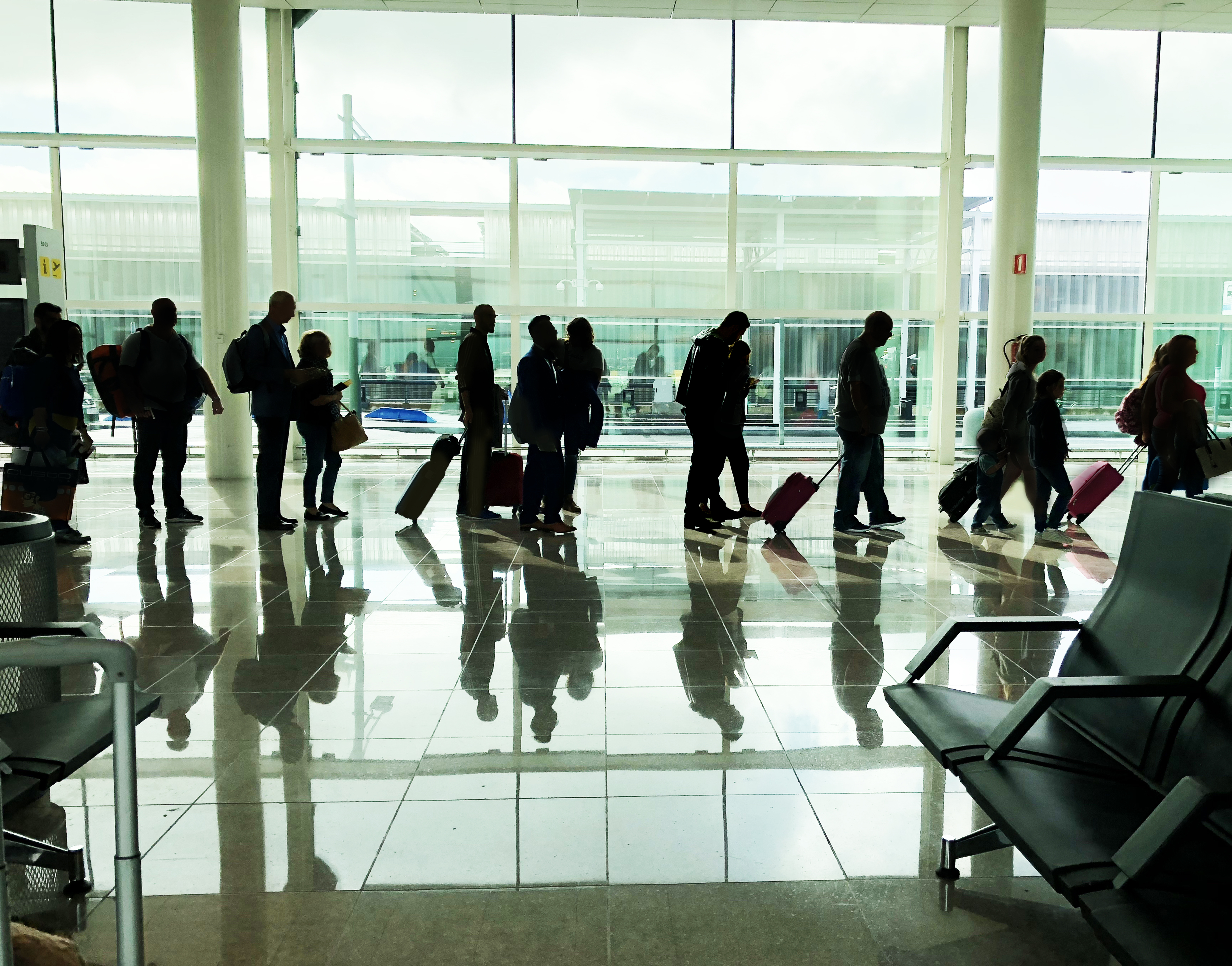 Man convicted of posing as flight attendant to score free flights ...