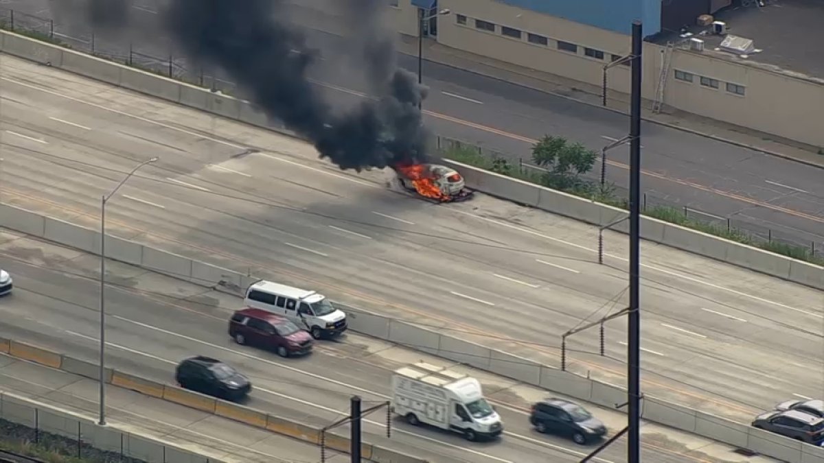 Burning vehicle causes delays along I-95 in Philly – NBC10 Philadelphia