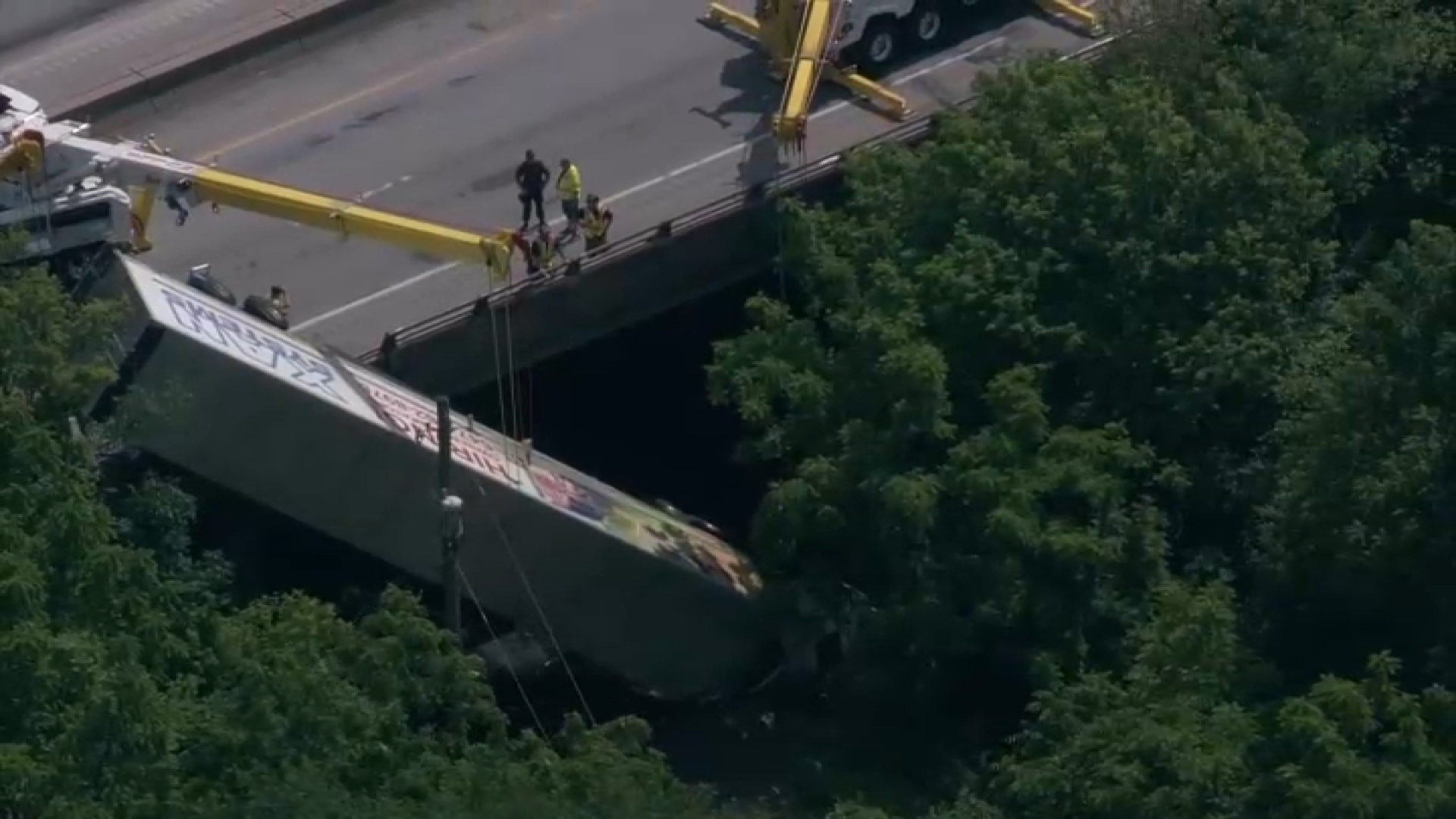 Truck hangs from overpass in Chester County, Pa. – NBC10 Philadelphia