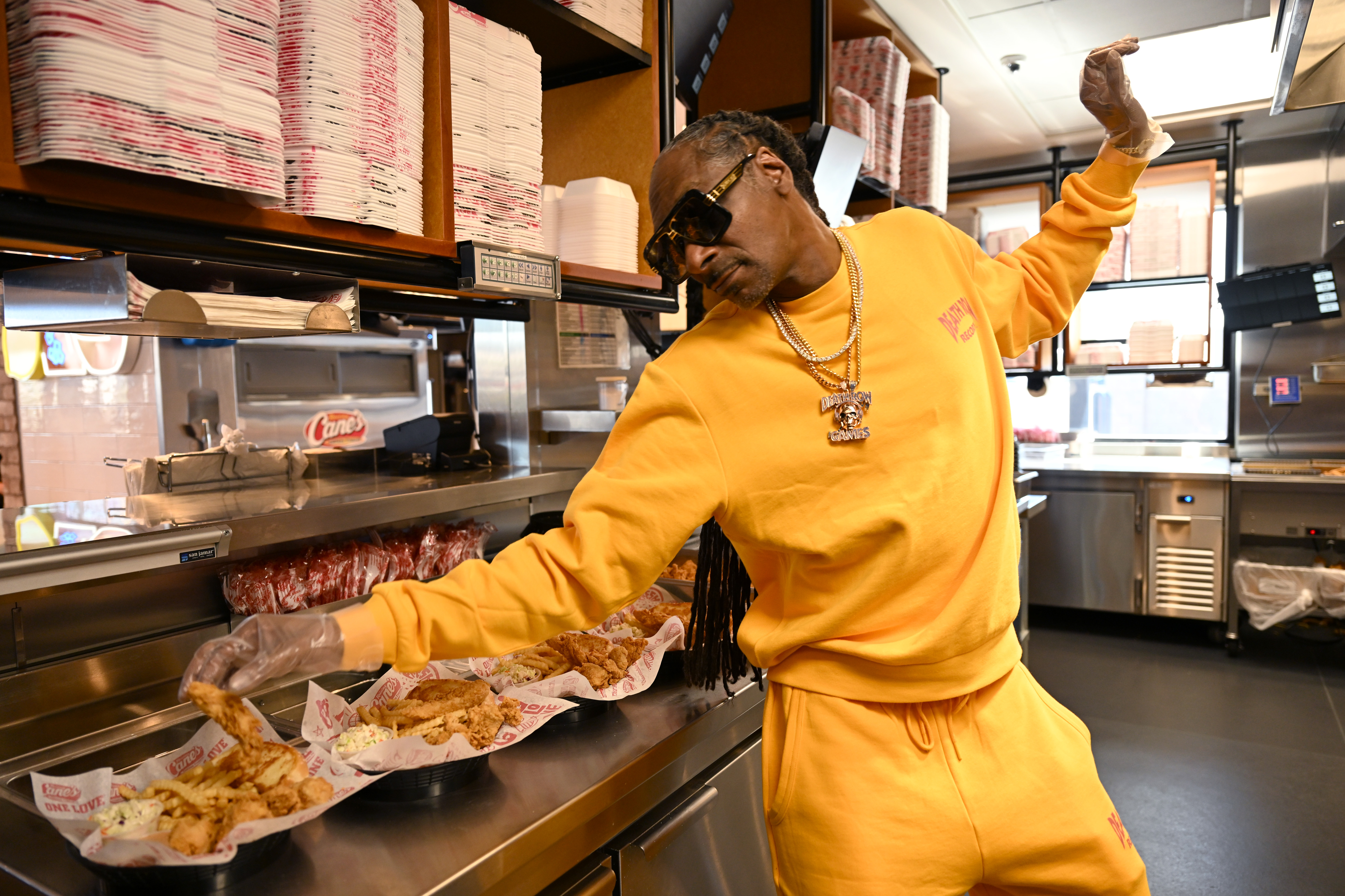 Snoop Dogg surprises fans at Raising Cane’s for Natl. Chicken Day ...