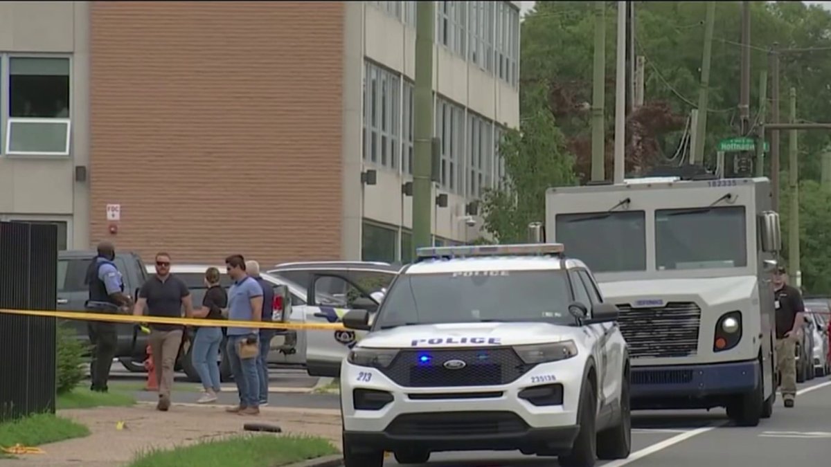 Search is on for suspects in Brinks truck attempted armed robbery ...