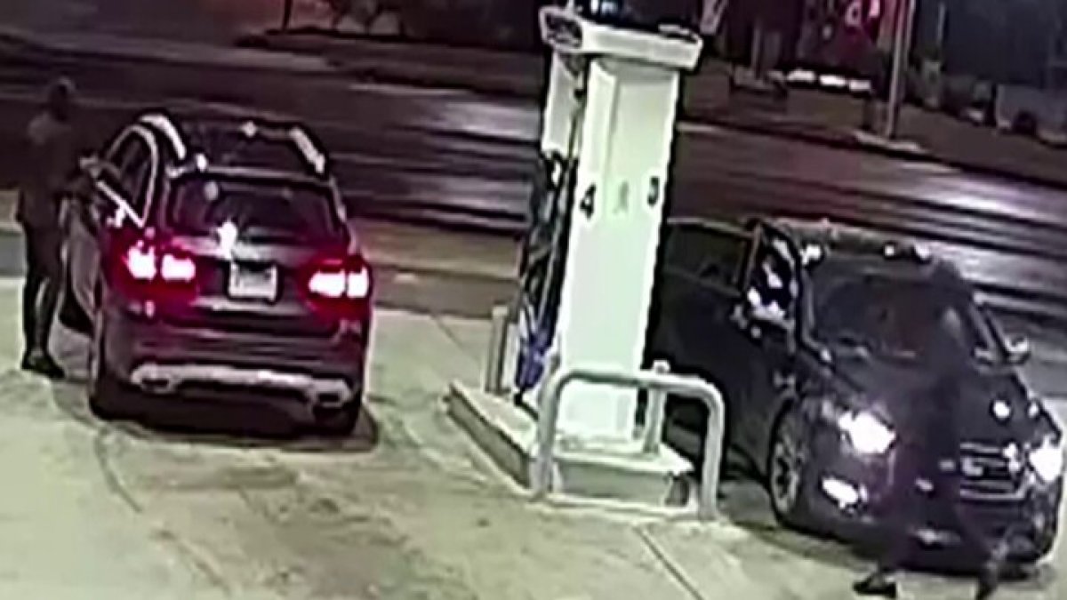 Carjacking at Philadelphia gas station caught on camera – NBC10 Philadelphia