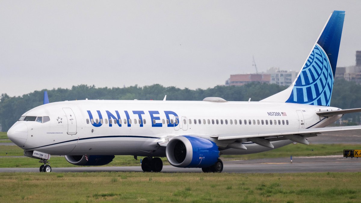United flight declares ‘mayday’ engine failure after D.C. takeoff ...