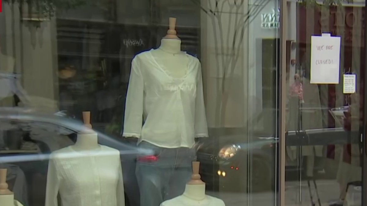 Security guard says he fired a ‘warning shot’ during robbery incident ...