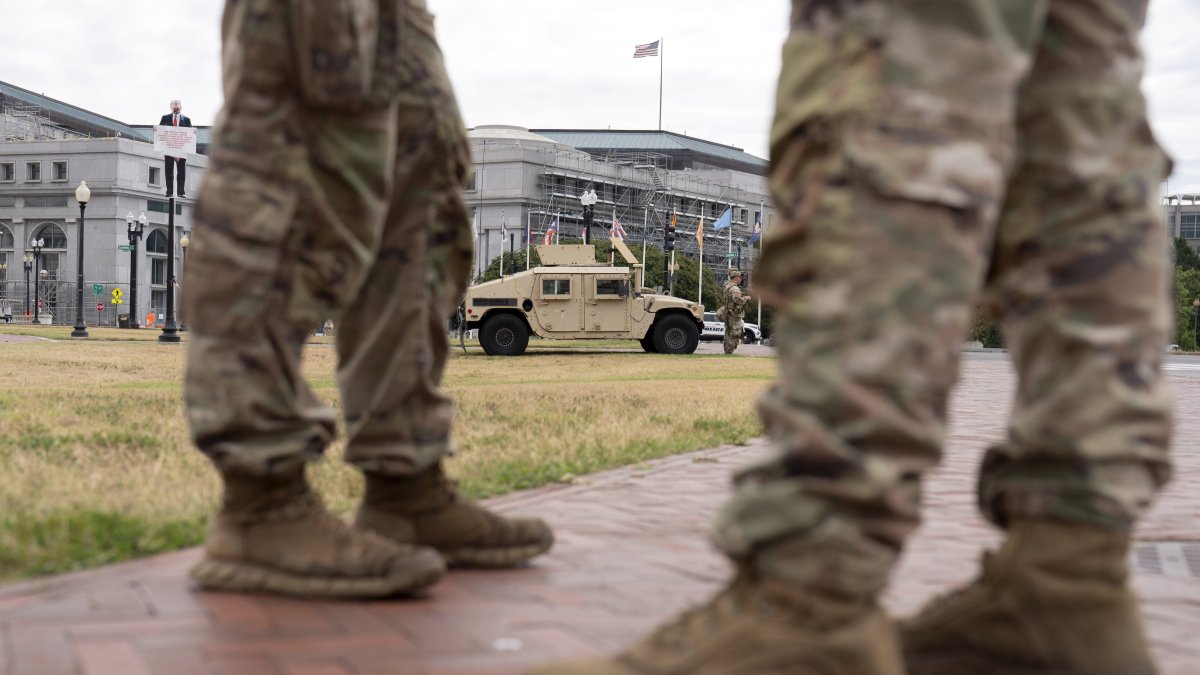 National Guard troops in D.C. to begin carrying firearms – NBC10 ...