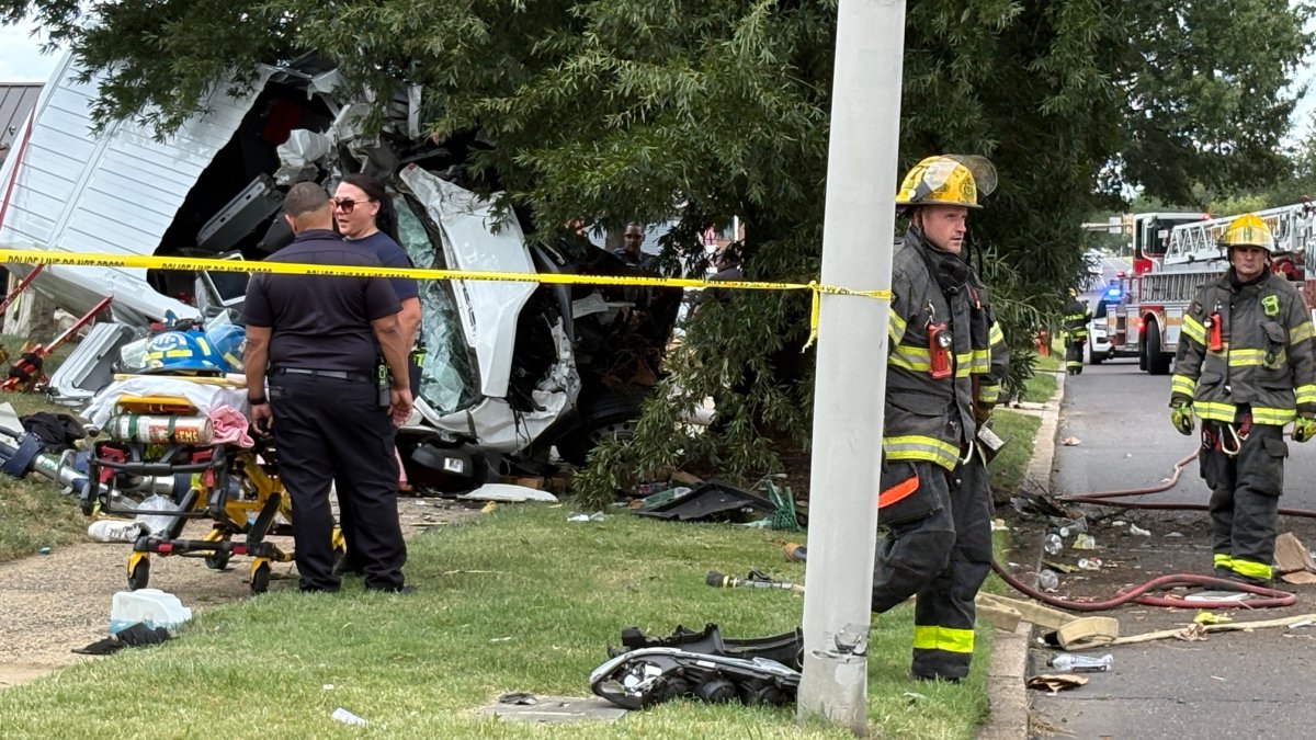2 dead, 1 hurt in Roosevelt Boulevard crash in Philly – NBC10 Philadelphia