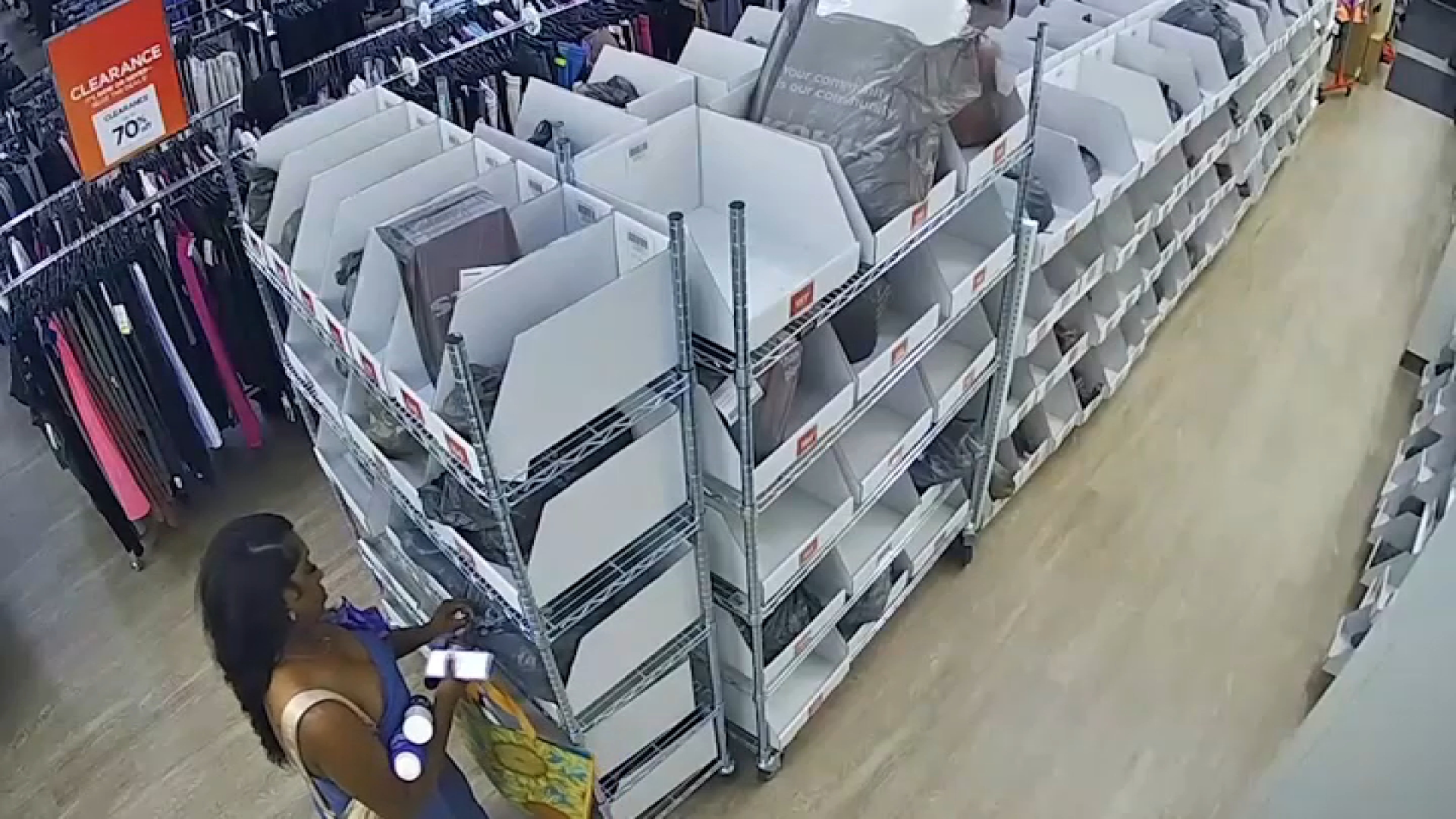 2 women, man seen on camera stealing from stores with little kids ...