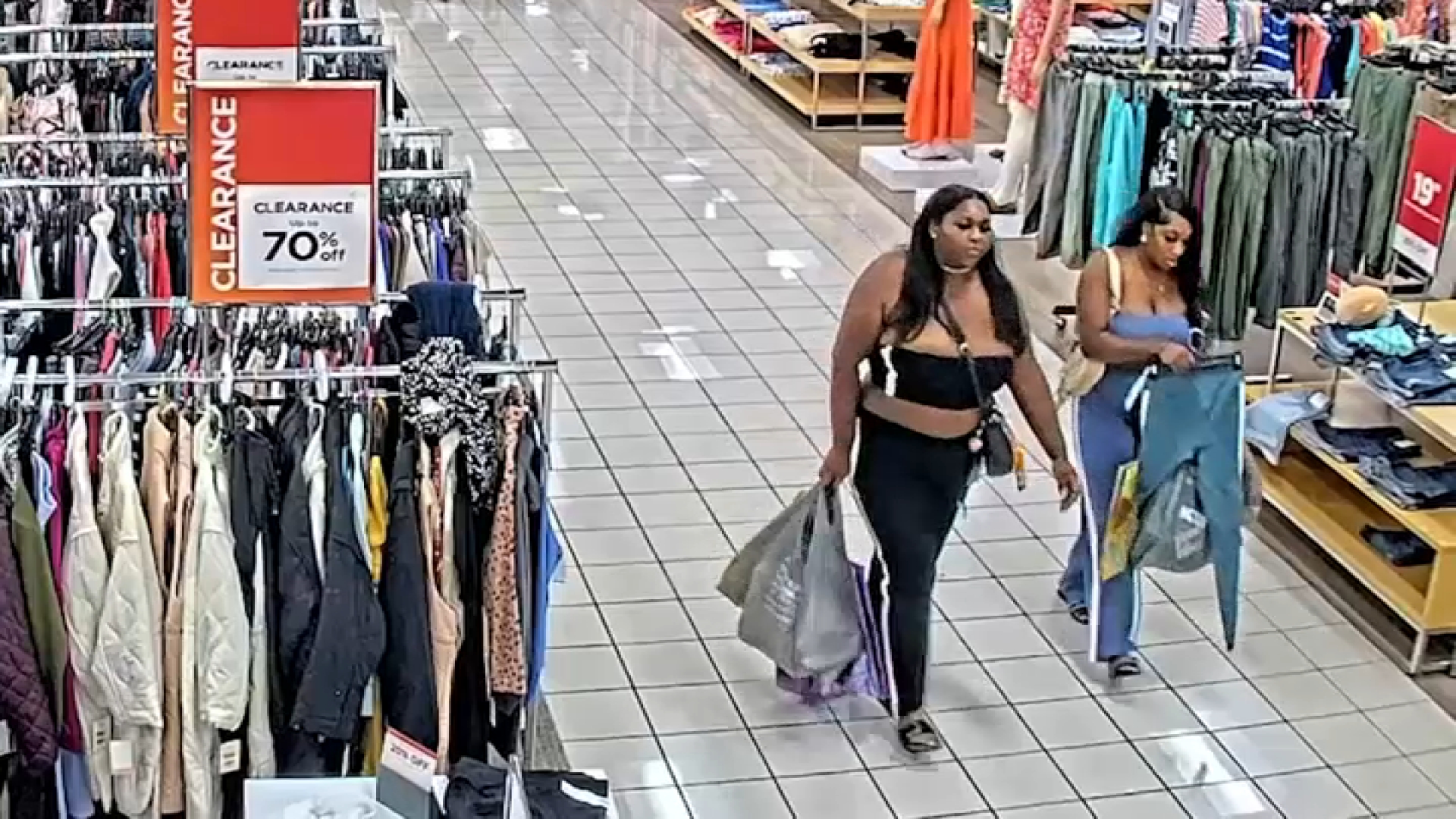 2 women, man seen on camera stealing from stores with little kids ...