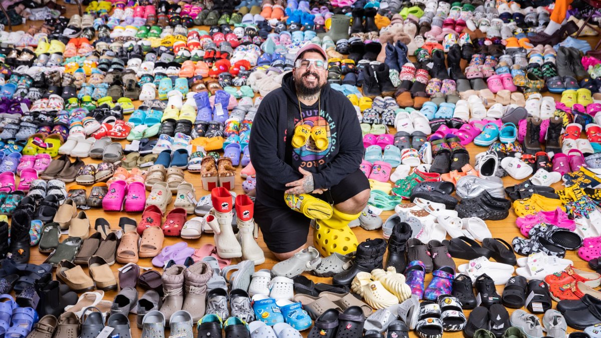 Connecticut man claims World Record for largest Crocs collection ...