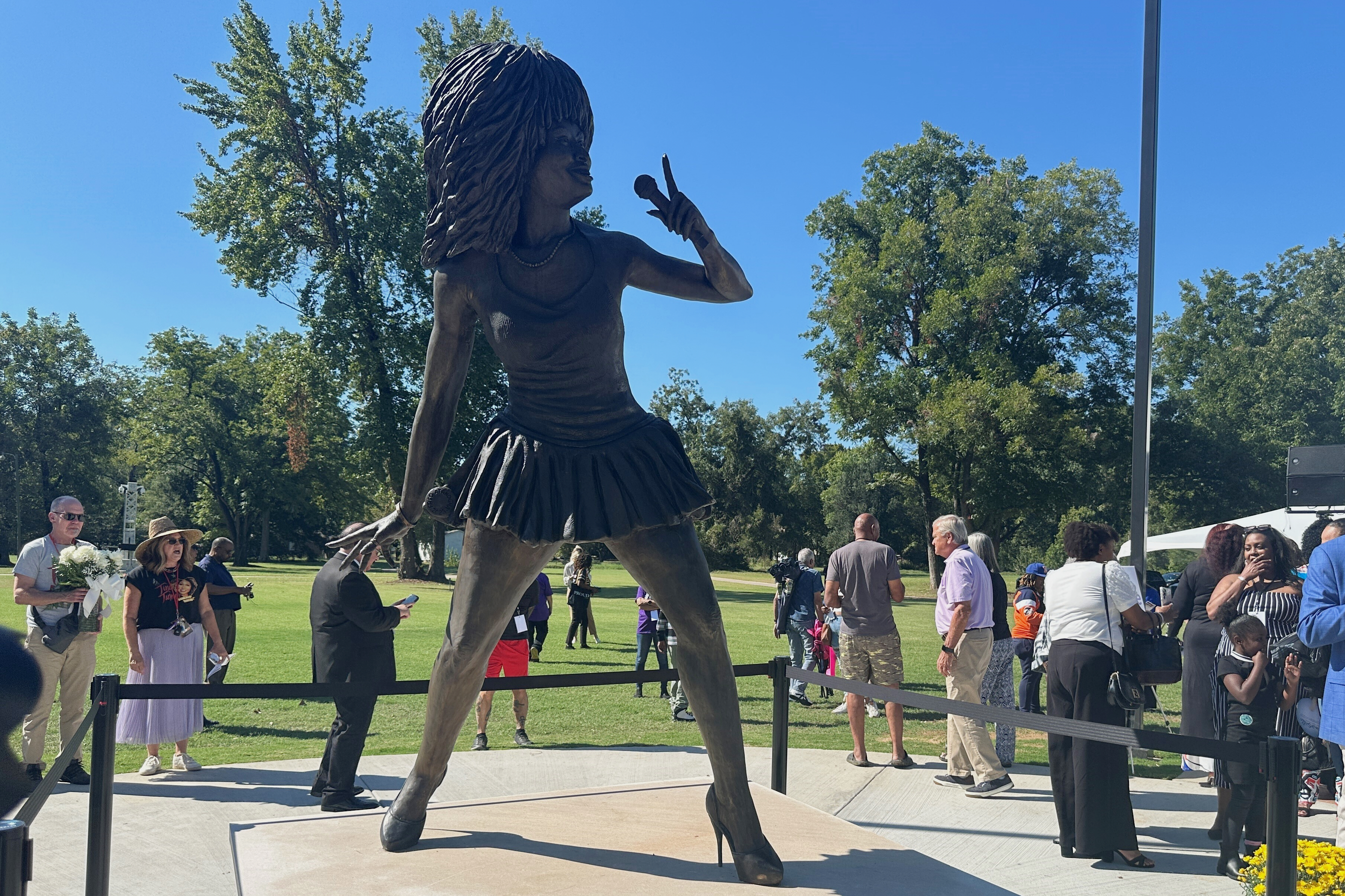 New Tina Turner statue stirs controversy: ‘She deserves better’ – NBC10 ...