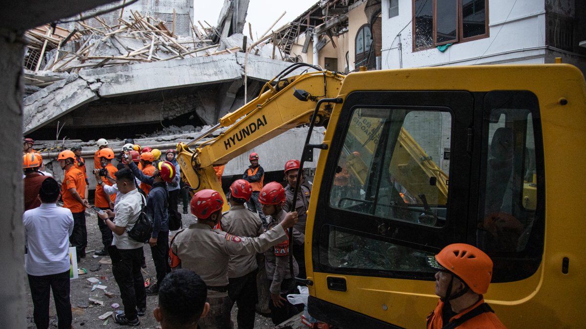 Students buried in rubble after school collapse in Indonesia – NBC10 ...