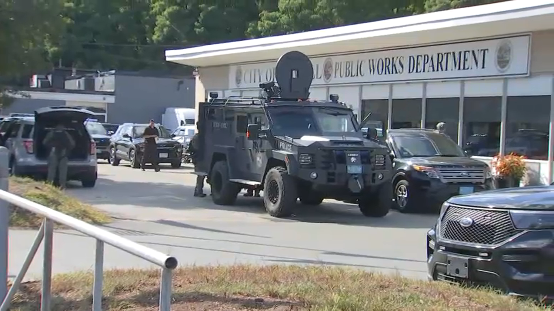 UMass Lowell shooter search Wed. — lockdown over, suspect update ...