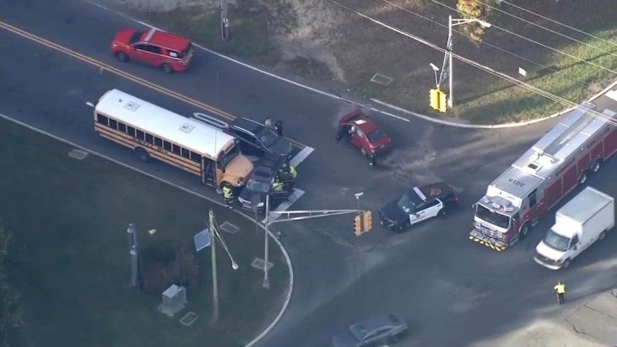 School bus involved in crash in Evesham Township, New Jersey – NBC10 ...