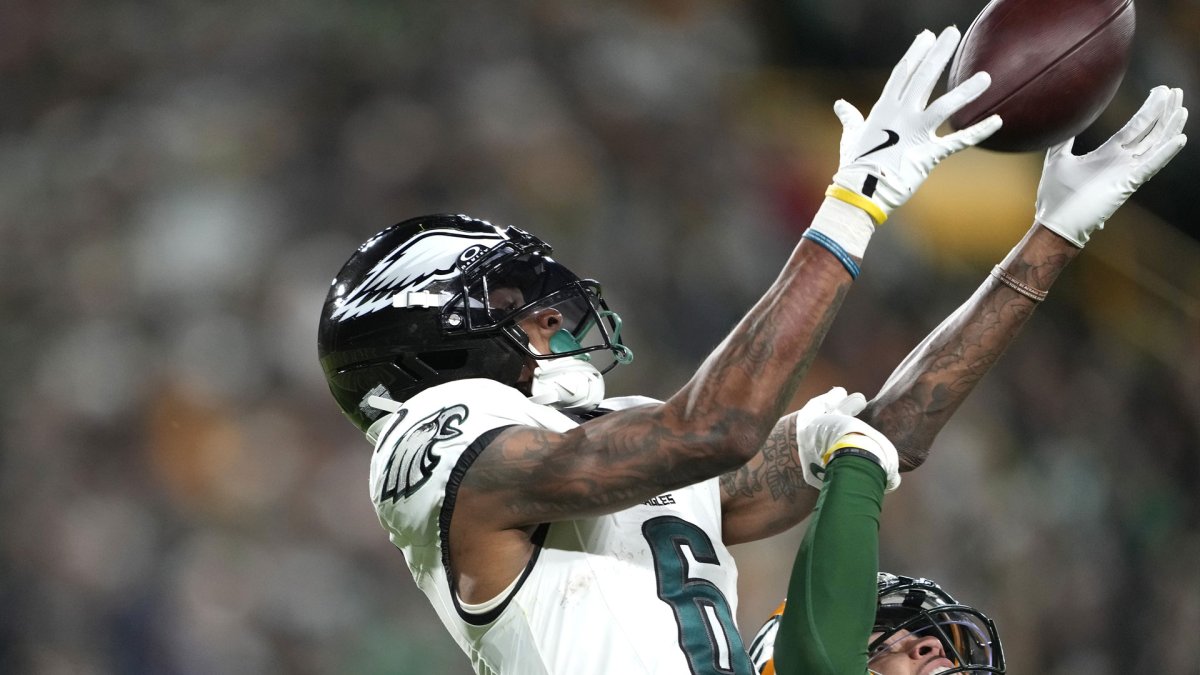 Eagles Devonta Smith Saquon Barkley Come Up Clutch Vs Packers