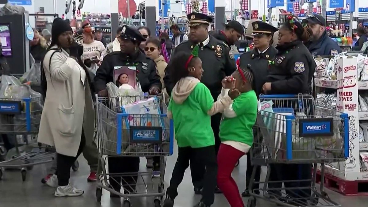 Philadelphia police supports the community this holiday season with ...