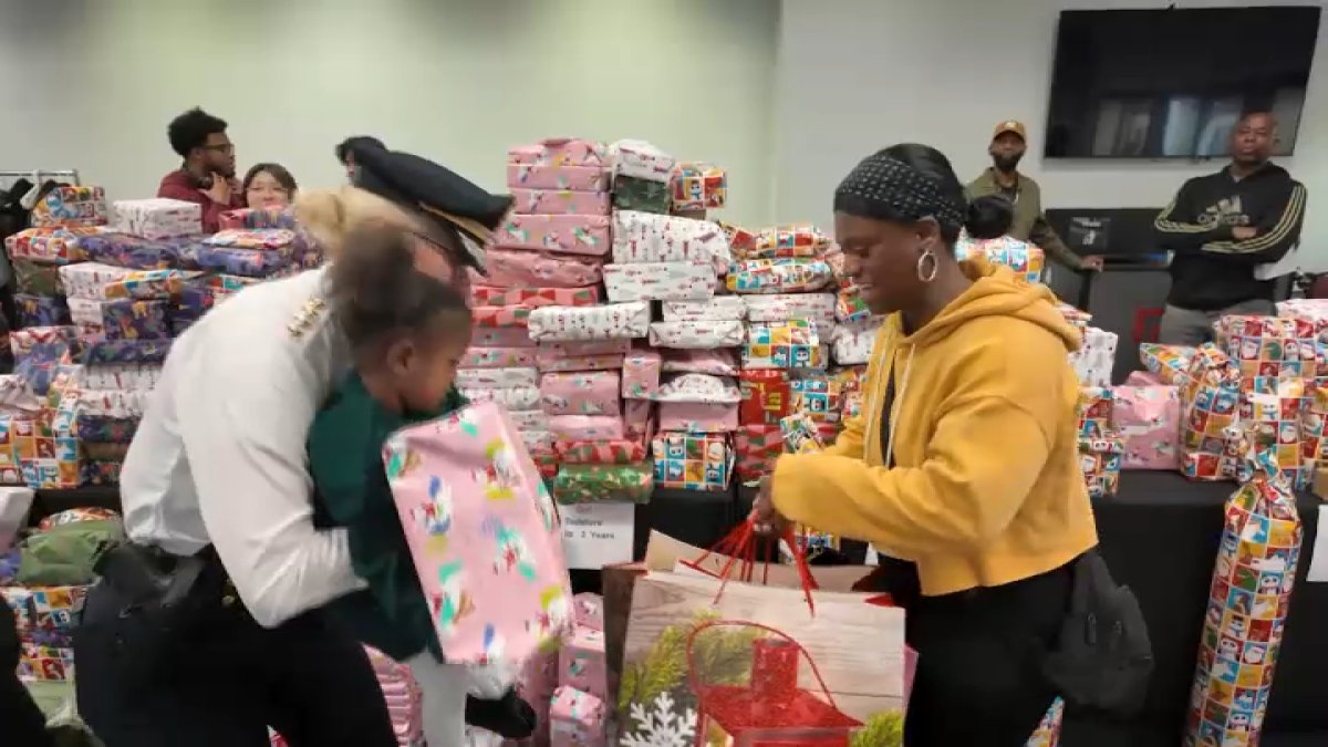 Temple police welcome North Philly kids for early Christmas gifts ...