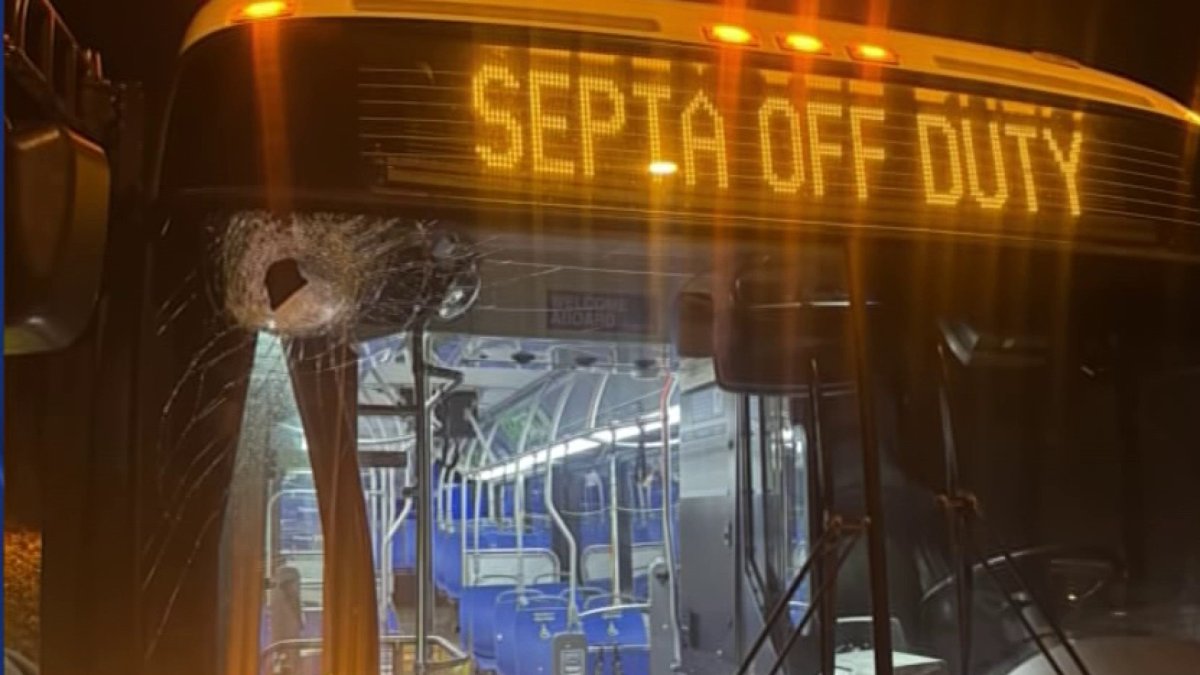 Pedestrian shatters SEPTA bus windshield on I-76 – NBC10 Philadelphia