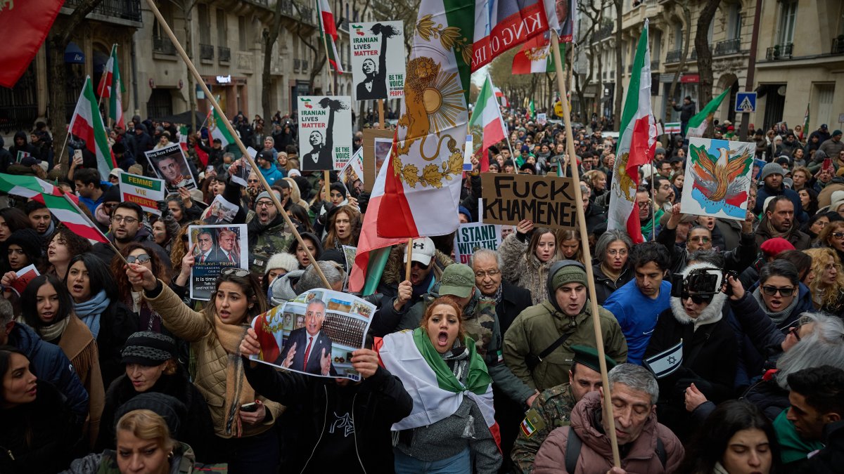 Trump says Iran wants to negotiate as deadly protests continue – NBC10 ...