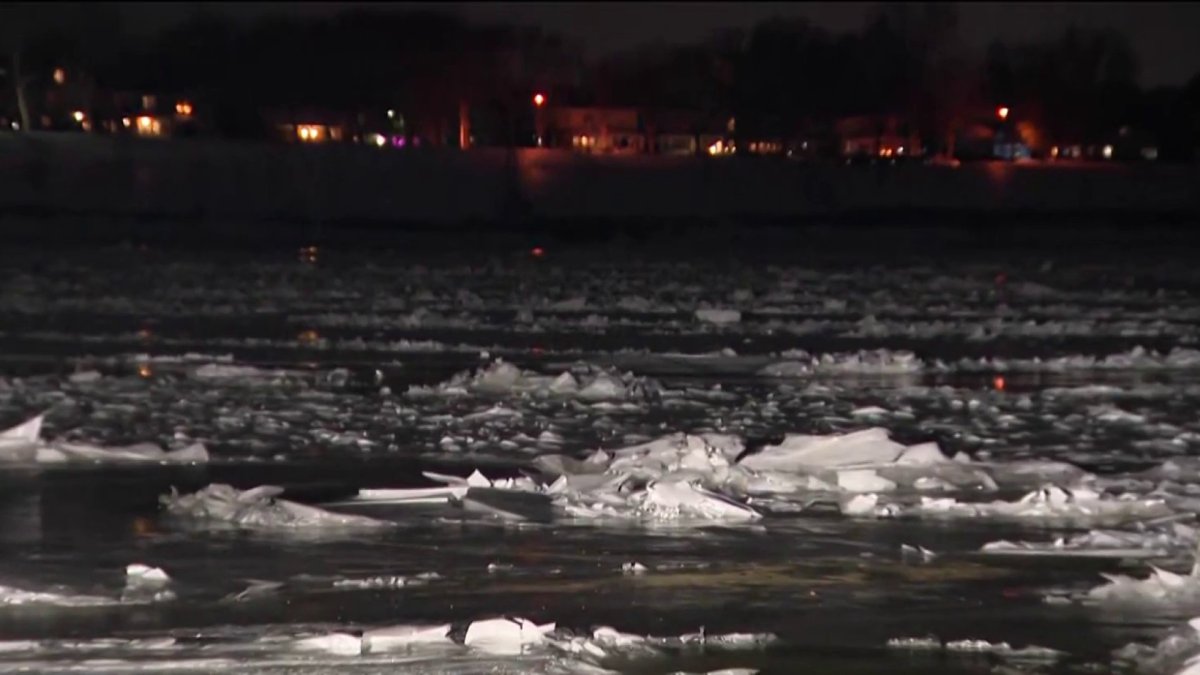 Barge carrying salt stuck in Delaware River due to ice – NBC10 Philadelphia