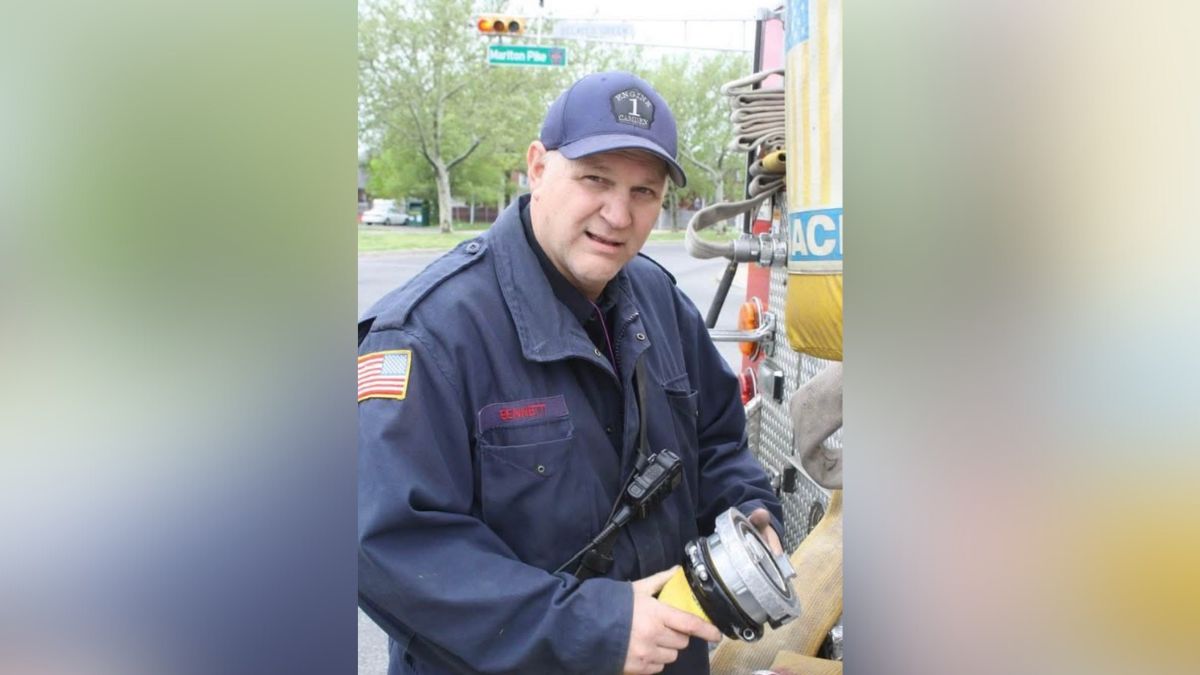 Camden firefighter dies after falling into icy Delaware River – NBC10 ...