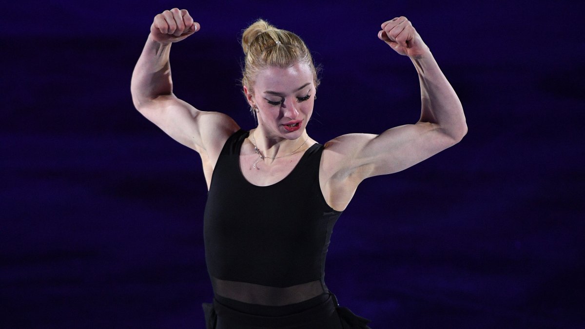 Figure skater Amber Glenn shows off muscles in social media video ...