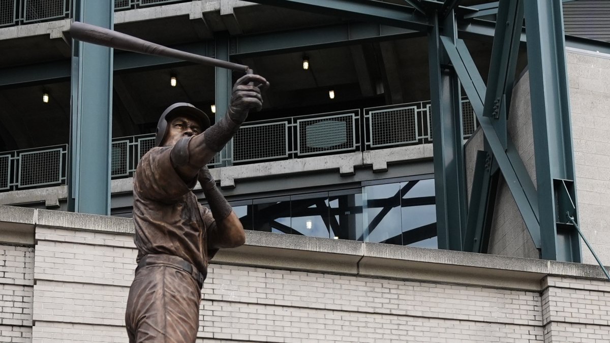 Ichiro Suzuki’s statue unveiling has a mishap as bat snaps – NBC10 ...