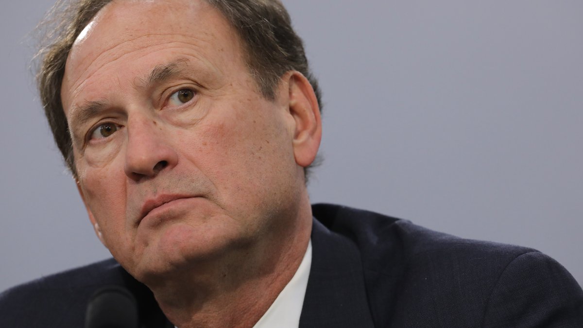 Supreme Court Justice Samuel Alito fell ill last month – NBC10 Philadelphia