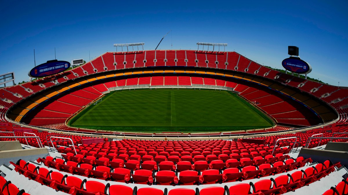 How big are World Cup soccer fields? Field dimensions, explained ...