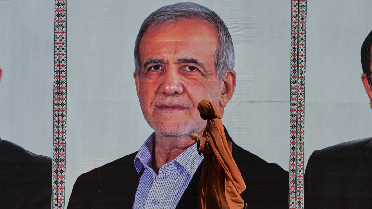 Iran’s president visits Pakistan, U.S.-Iran work on war-ending deal ...