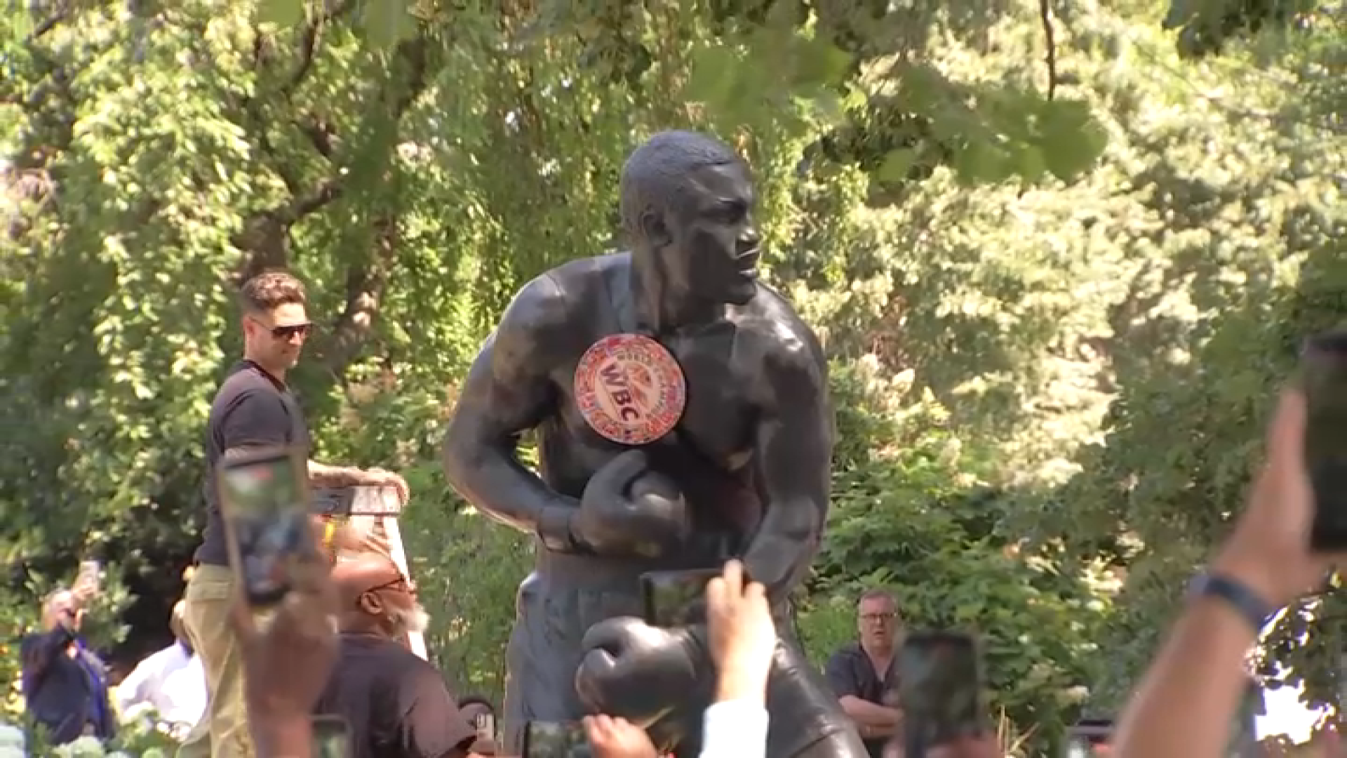 Joe Frazier statue relocated to Philadelphia Museum of Art steps ...